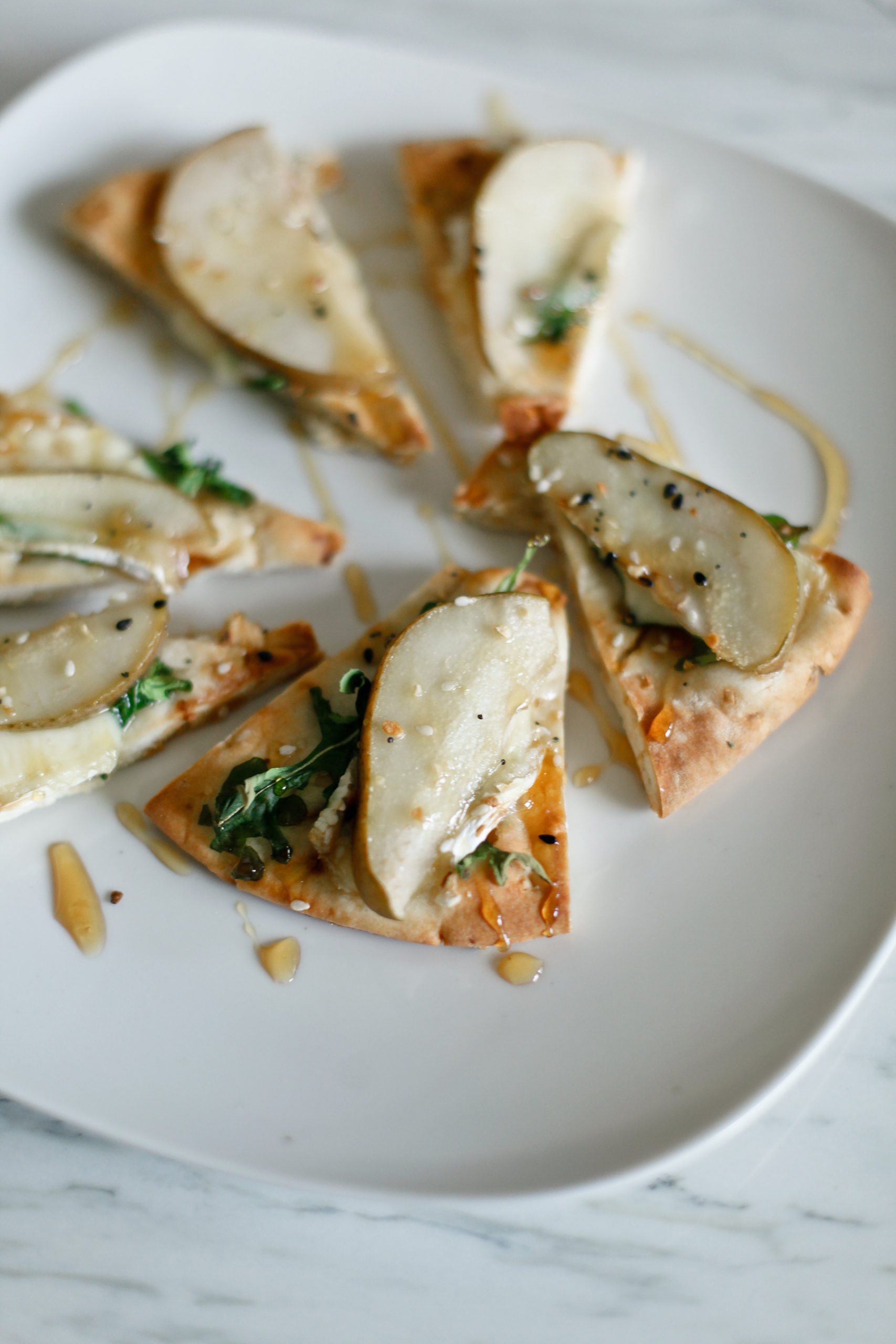 Easy Honey Pear + Brie Flatbread Recipe | KP FUSION