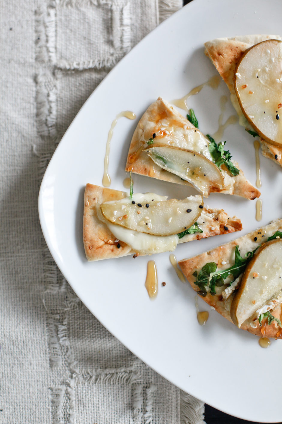 Easy Honey Pear + Brie Flatbread Recipe | KP FUSION